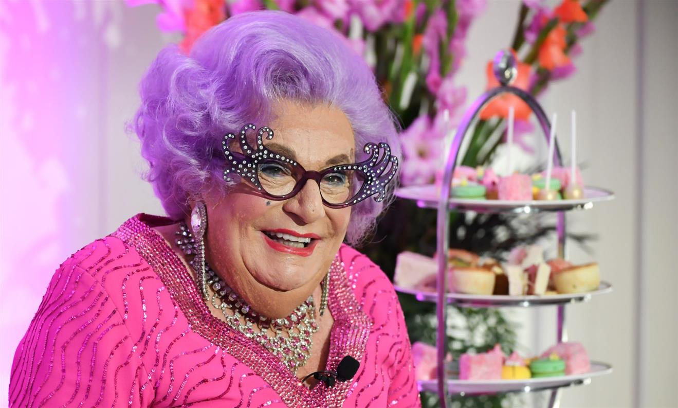 Dame Edna comedian Barry Humphries dies aged 89 | Cuba Si