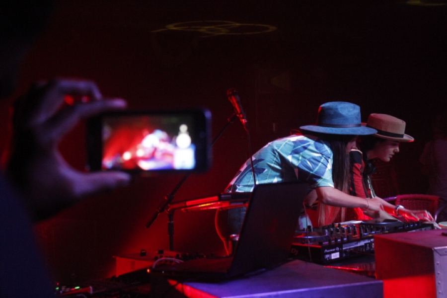 Dúo cubano de mujeres DJ lanza nuevo disco de música electrónica | Cuba Si